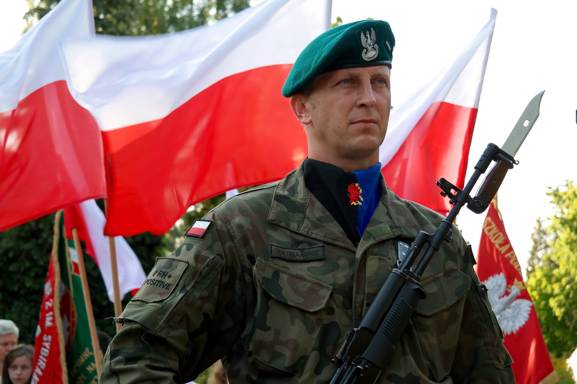 Kolejna próba przedarcia się przez granicę. Polski żołnierz trafiony ...